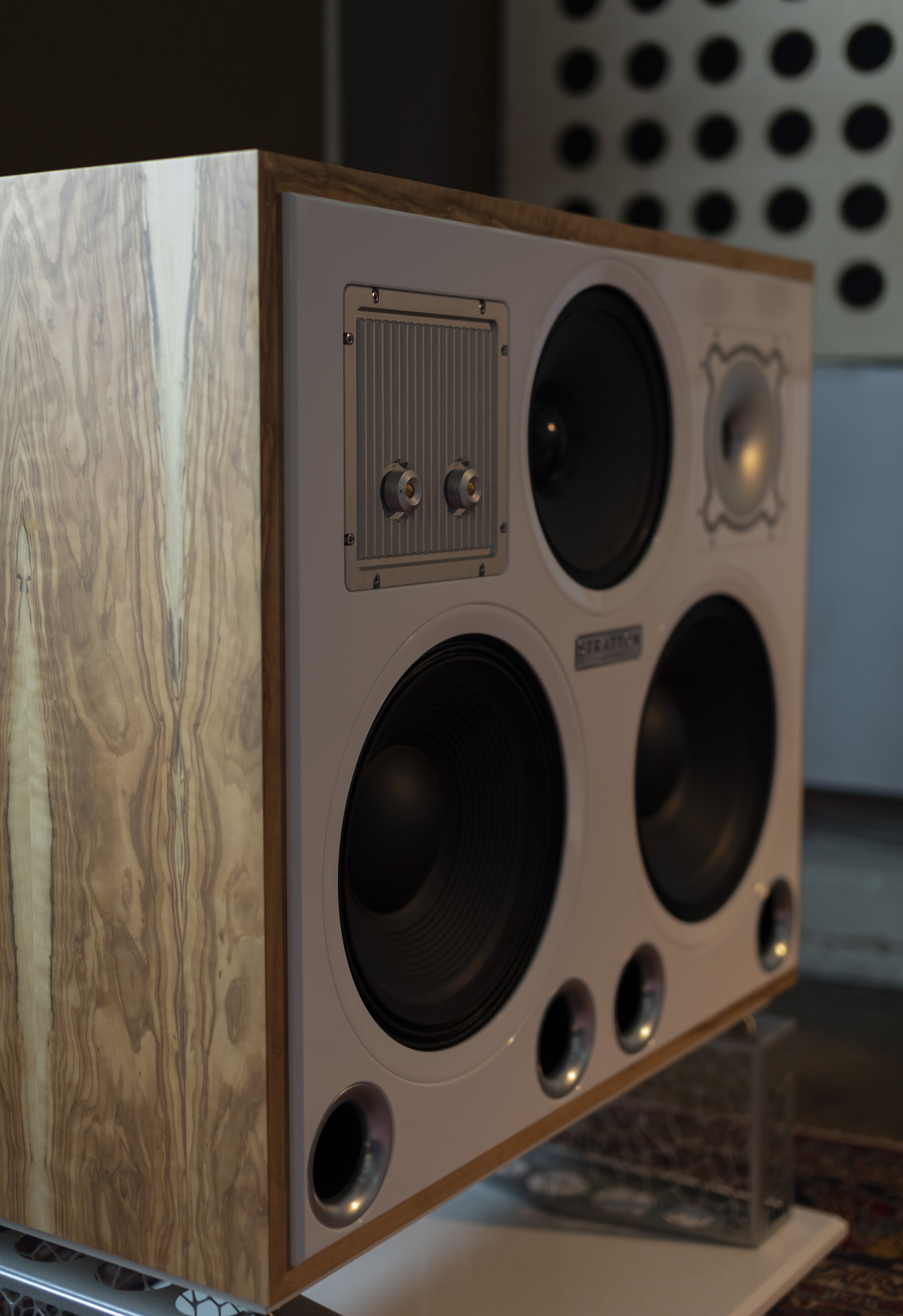 Stratton Acoustics Elypsis 1512 – Music and Miscellany
